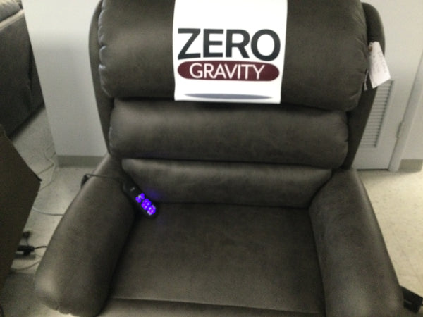 559 Extra Wide Medium Zero Gravity Lift Chair by Ultra Comfort ...